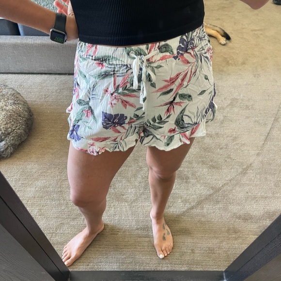 Divided | Shorts | Hm Floral Ruffle Shorts | Poshmark